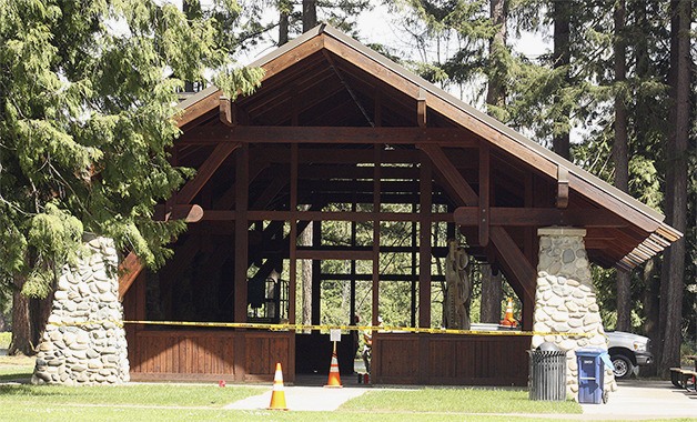 CO2 blasts old stain off Beaver Lake Pavilion | Issaquah Reporter
