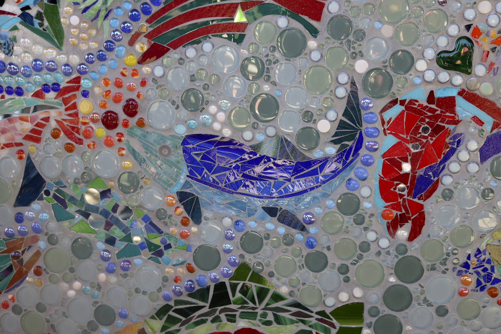 ‘A gift to everyone’ | Community-made mural brings rainbow to Issaquah ...