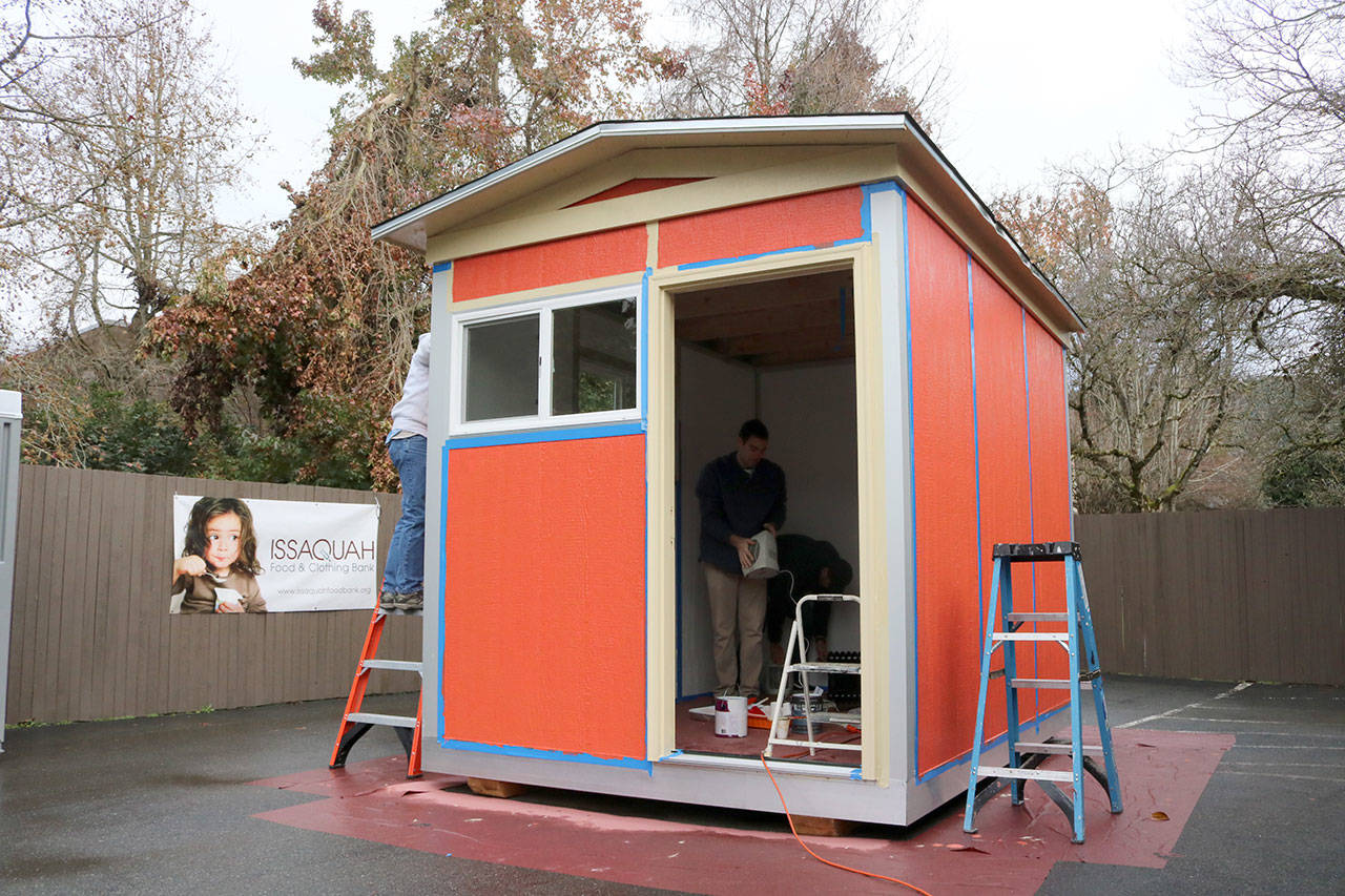 Issaquah citizens build a tiny house for the Low Income Housing ...