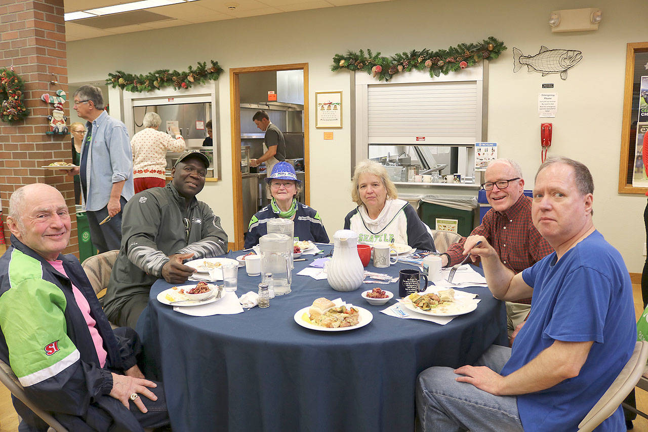 Seahawks legends share stories and a meal with senior citizens ...