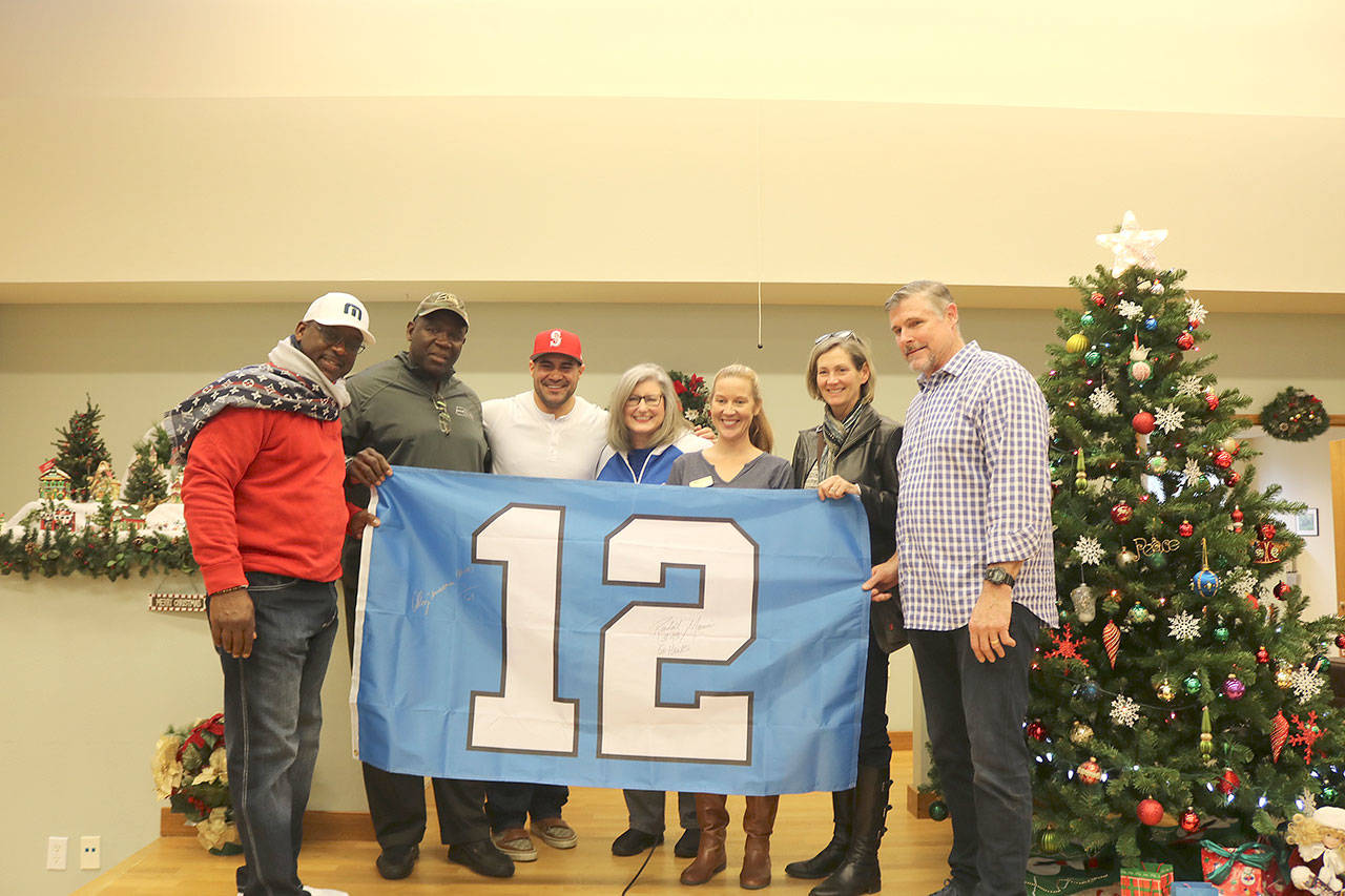 Seahawks legends share stories and a meal with senior citizens ...